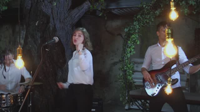 Музыкальный клип: кавер группа Огоньки