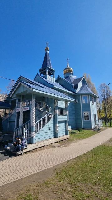 Храм Жен мироносиц в Дюссельдорфском парке в Марьино