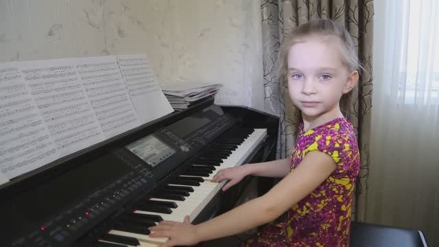 БЕЗ ТЕБЯ.... Дети поют. Виктория Викторовна 6 лет.