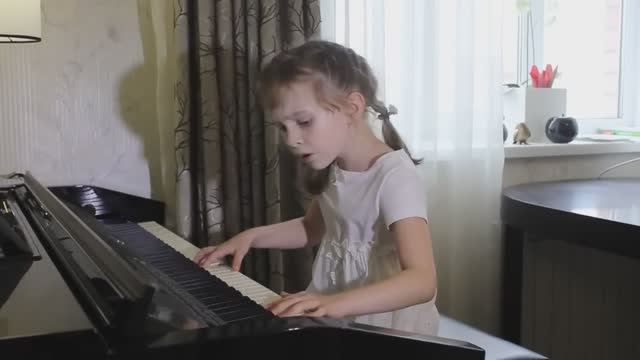 БЕЛЫЕ АНГЕЛЫ. Дети поют. Виктория Викторовна 6 лет.