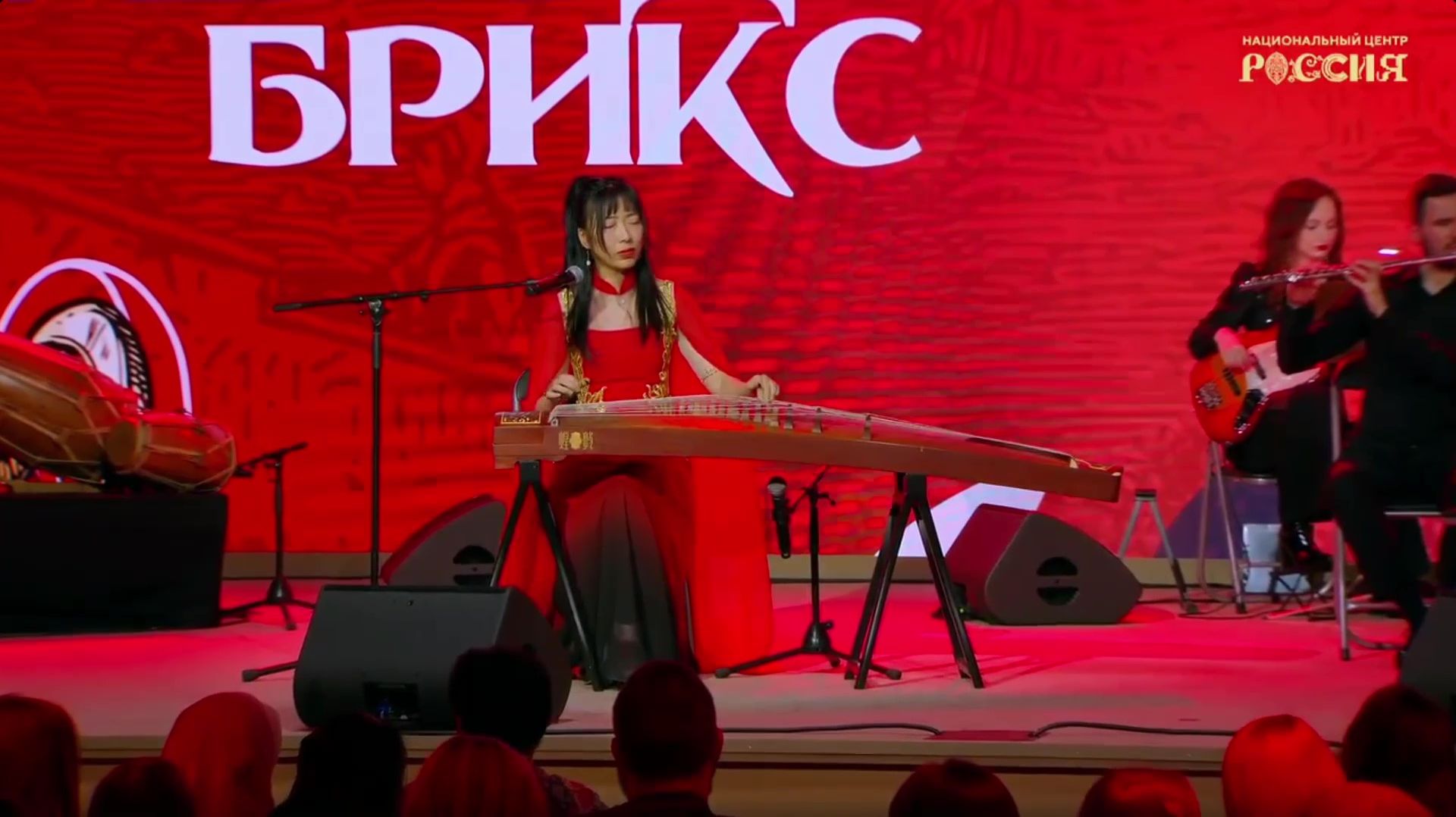 Чжоу Таотао с народной музыкой Китая в НЦ «Россия»