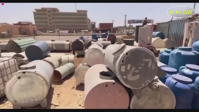 Афганцы делают огромные ёмкости для воды кустарным способом.  Это стоит увидеть