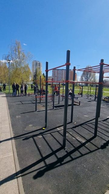 Турники в Дюссельдорфском парке в Марьино