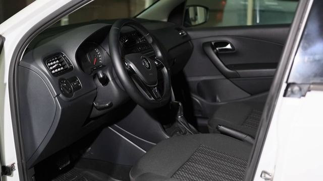 Автомобиль Volkswagen Polo в автосалоне Комфорт Авто в Симферополе (4945)