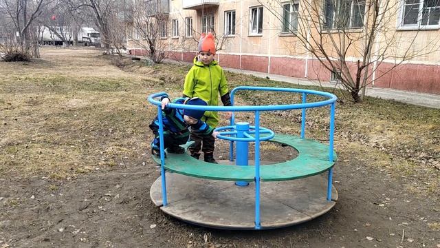 Конец апреля. Проболели пол месяца, видео почти нет((