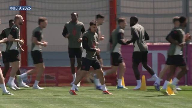 Мануэль Нойер, Харри Кейн и мюнхенская «Бавария» тренируются перед матчем с «ПСЖ» в Лиге чемпионов