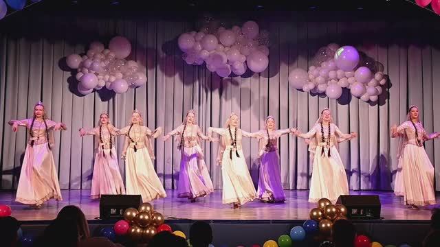 Азербайджанский танец «Белый цветок»