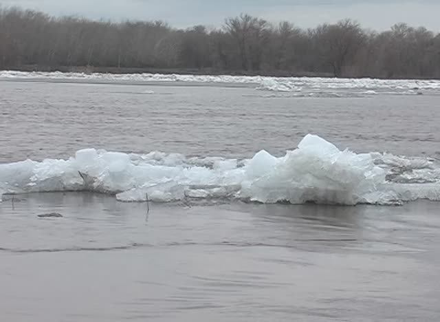 Ледоход на Верхнем Дону. 2008