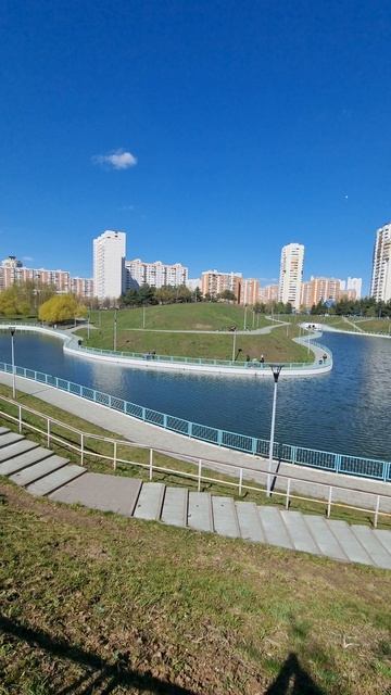 Сердце парка Дюссельдорфский пруд со смотровой на горе