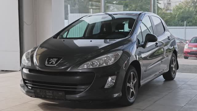 Автомобиль Peugeot 308 в автосалоне Комфорт Авто в Симферополе (0229)
