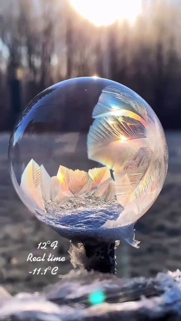 Замерзающий мыльный пузырь