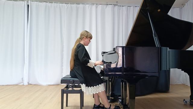 Николаева Александра - С. Прокофьев  Прогулка из цикла Детская музыка, Л. Шитте Этюд соч. 68 а-moll