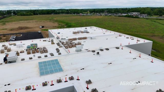 Пример монтажа панелей на плоской кровле с AEROCOMPACT COMPACTFLAT_S_BASE