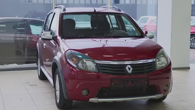 Автомобиль Renault Sandero в автосалоне Комфорт Авто в Симферополе (7912
