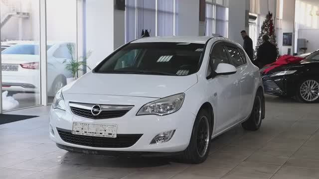 Автомобиль Opel Astra в автосалоне Комфорт Авто в Симферополе (0373)