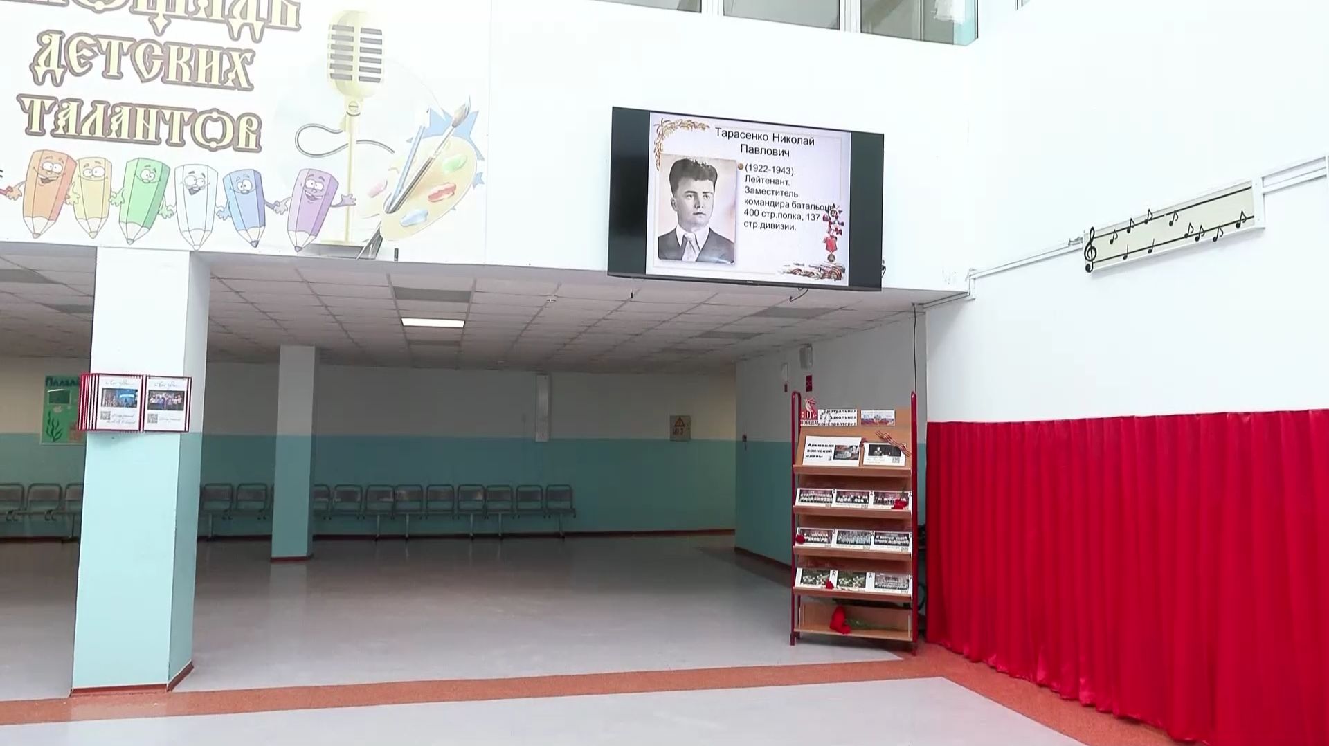 Во второй школе Излучинска создали экспозицию ко Дню Победы
