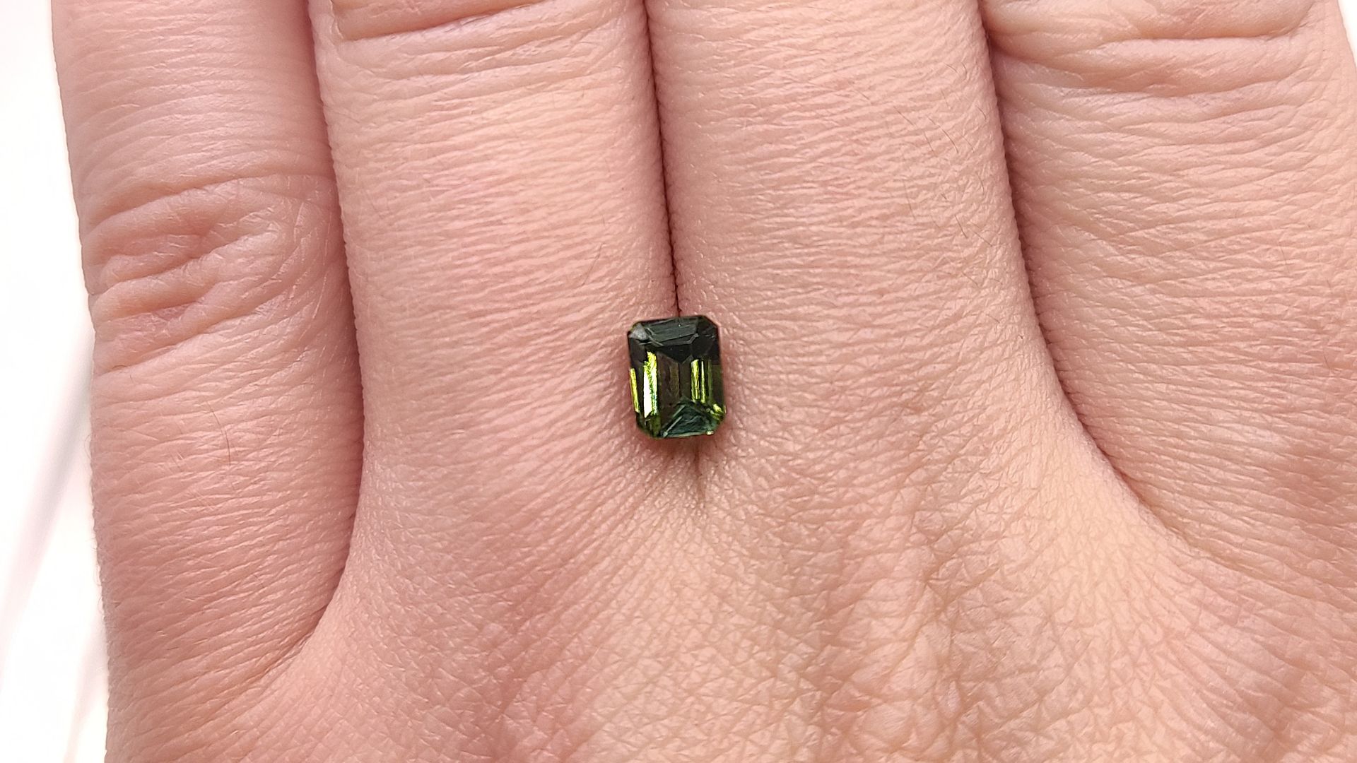 Турмалин Верделит октагон 0.95 ct. Мозамбик + гемм. заключение