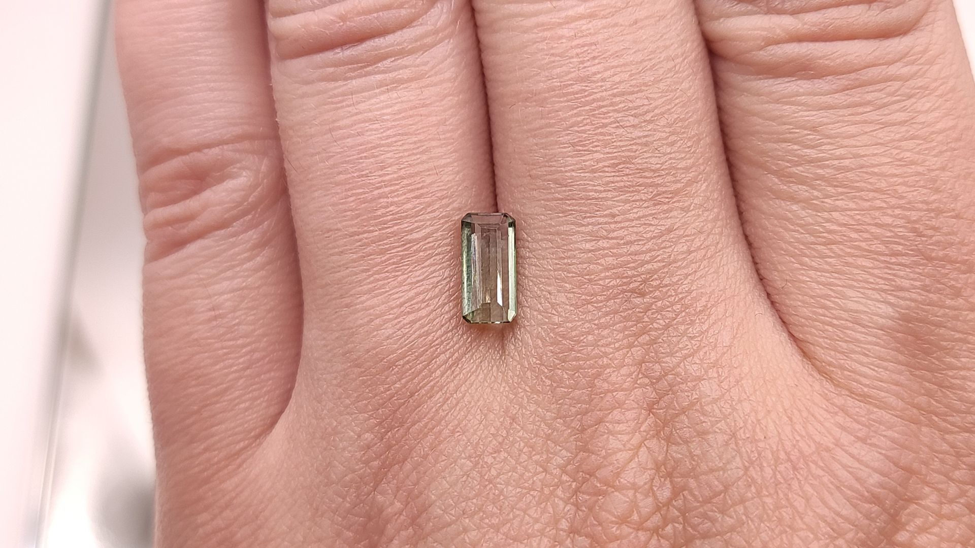 Турмалин Верделит октагон 1.17 ct. Мозамбик + гемм. заключение