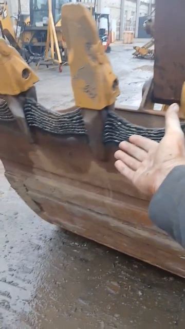 Замена коронок на CAT 330 – лайфхак с керхером, чтобы не ломать ключи + наварка ковша