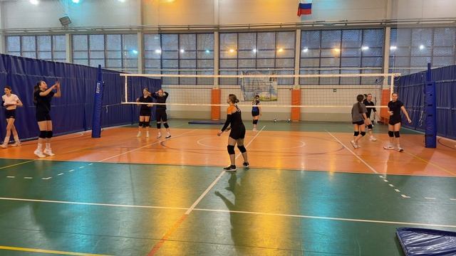 Упражнения для игровых позиций (нападение в угол первой зоны)