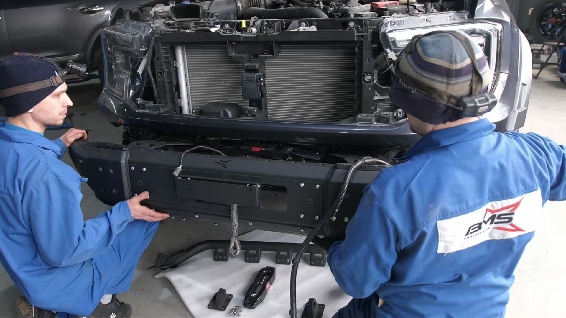 Установка переднего силового бампера BMS PRO-Line для Ford Ranger Raptor 2023-2026