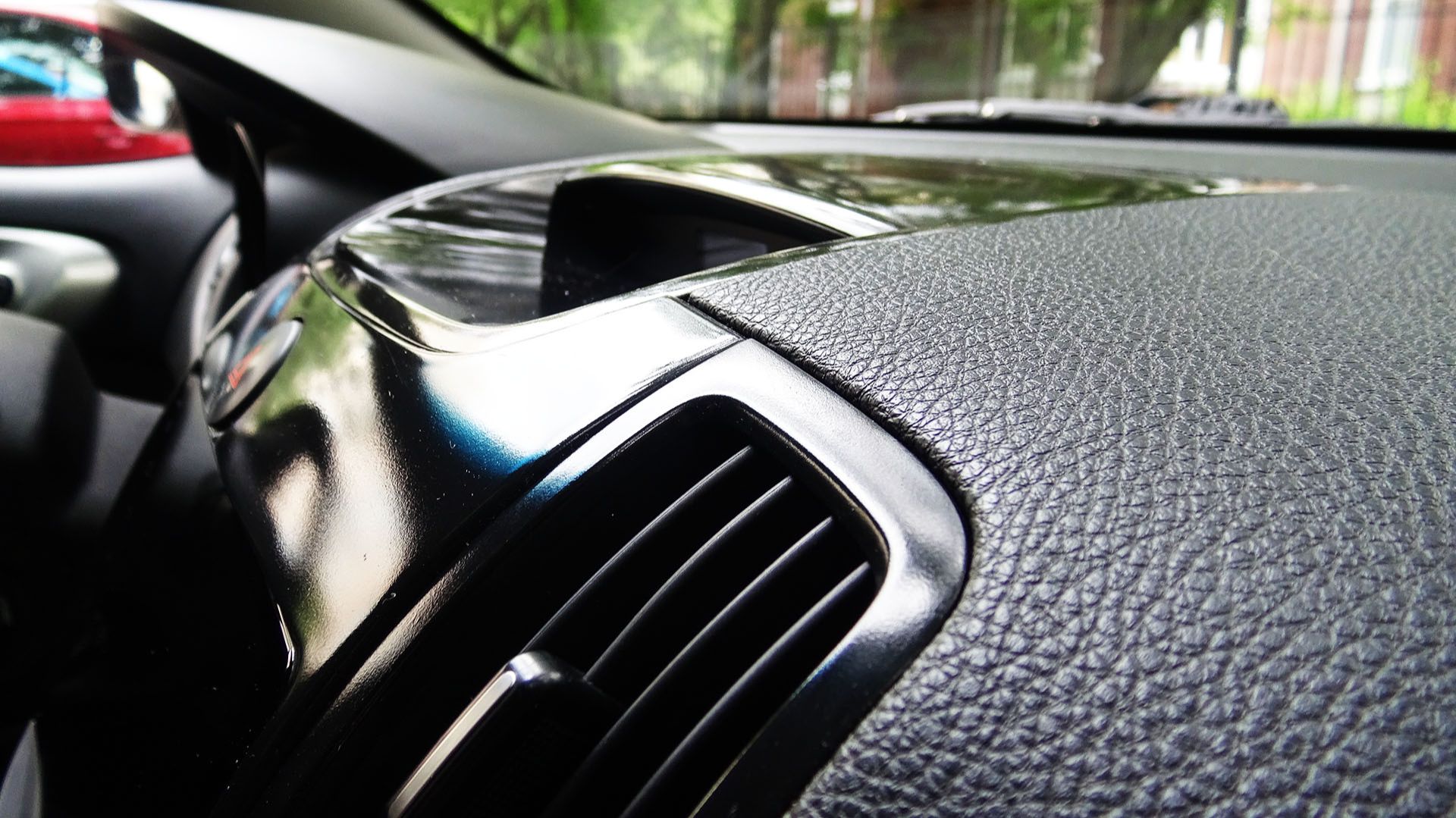 Покраска пластиковых элементов салона авто с балончика.
