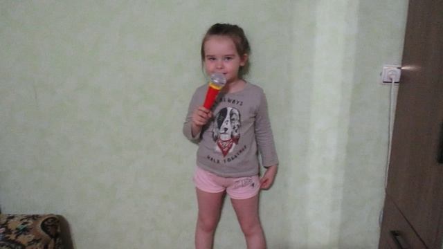 Полина поёт