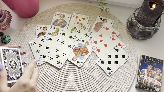 Червонная дама. Что у нее в жизни? Гадание на игральных картах