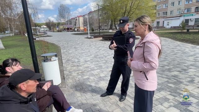 В Заводоуковске полицейские и общественники напомнили горожанам, как противостоять мошенникам