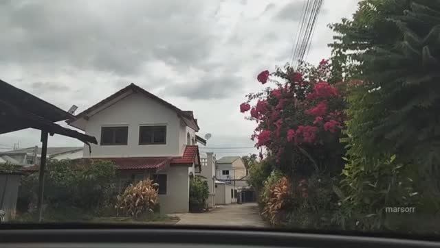 канчанабури. просто улицы. дорога, дома. к набережной กาญจนบุรี kanchanaburi