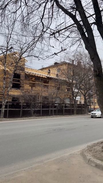 Брусовой дом обязательно обернут утеплителем. Современные технологии для старых домов #стройка #дом