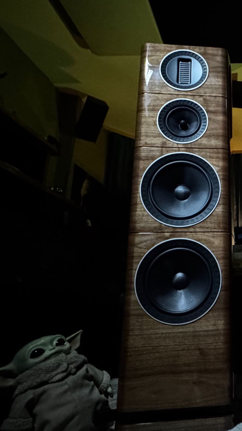 В этом видео мы сделаем распаковку акустики Wharfedale Elysian 4.