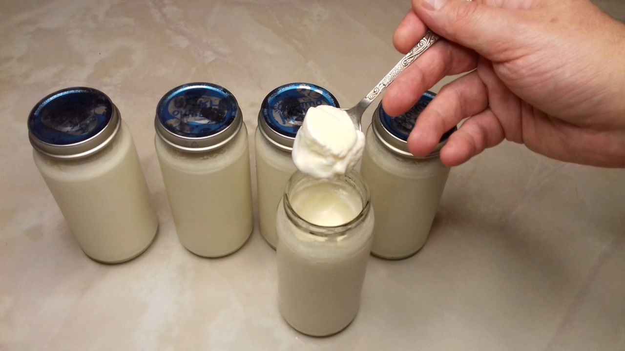 Домашний йогурт на закваске с полезными бактериями, очень вкусный и густой!