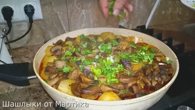 Курица с грибами и картошкой - простой рецепт.