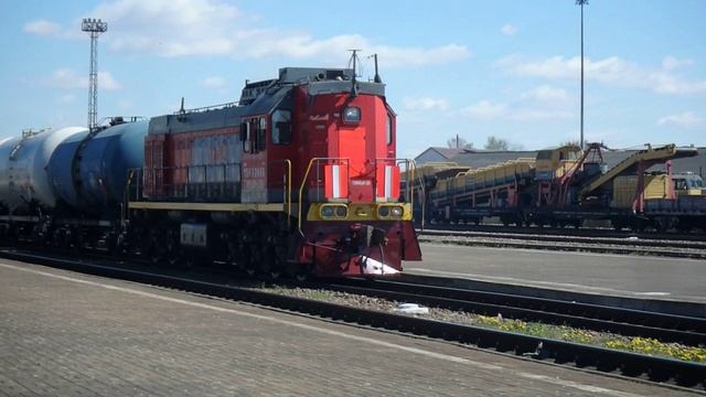 ТЭМ18ДМ-251 с цистернами