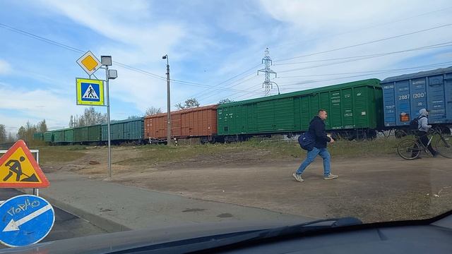 Редкий состав на пути у Кудрова.