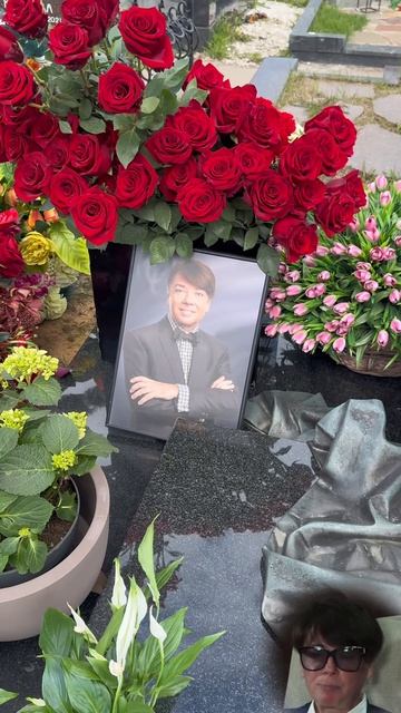 3 года назад умер легендарный модельер Валентин Юдашкин / Троекуровское кладбище 2.05.2026
