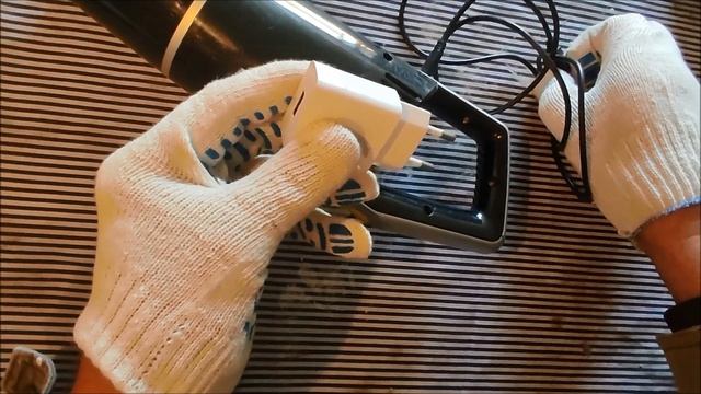 Безпроводный автомобильный пылесос.