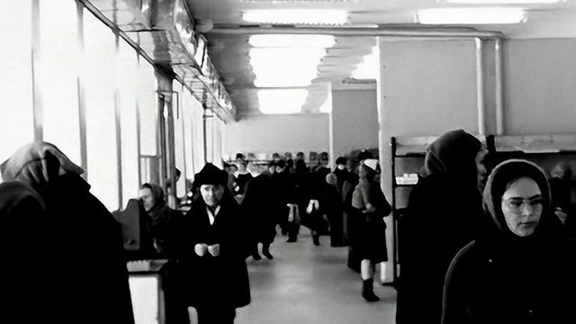 1971 год. Тюмень. Промышленный и продовольственный магазины.