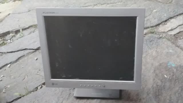 Монитор LG Flatron L1510S