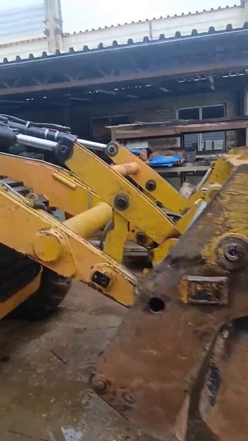 Ремонт аутриггеров экскаватора-погрузчика CAT – замена 16 подушек, пальцев и шлангов