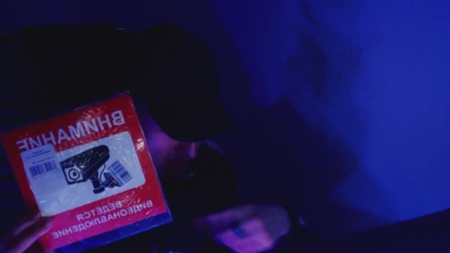 Стоит ли вешать, если камеры нет? Наклейка ведется видеонаблюдение