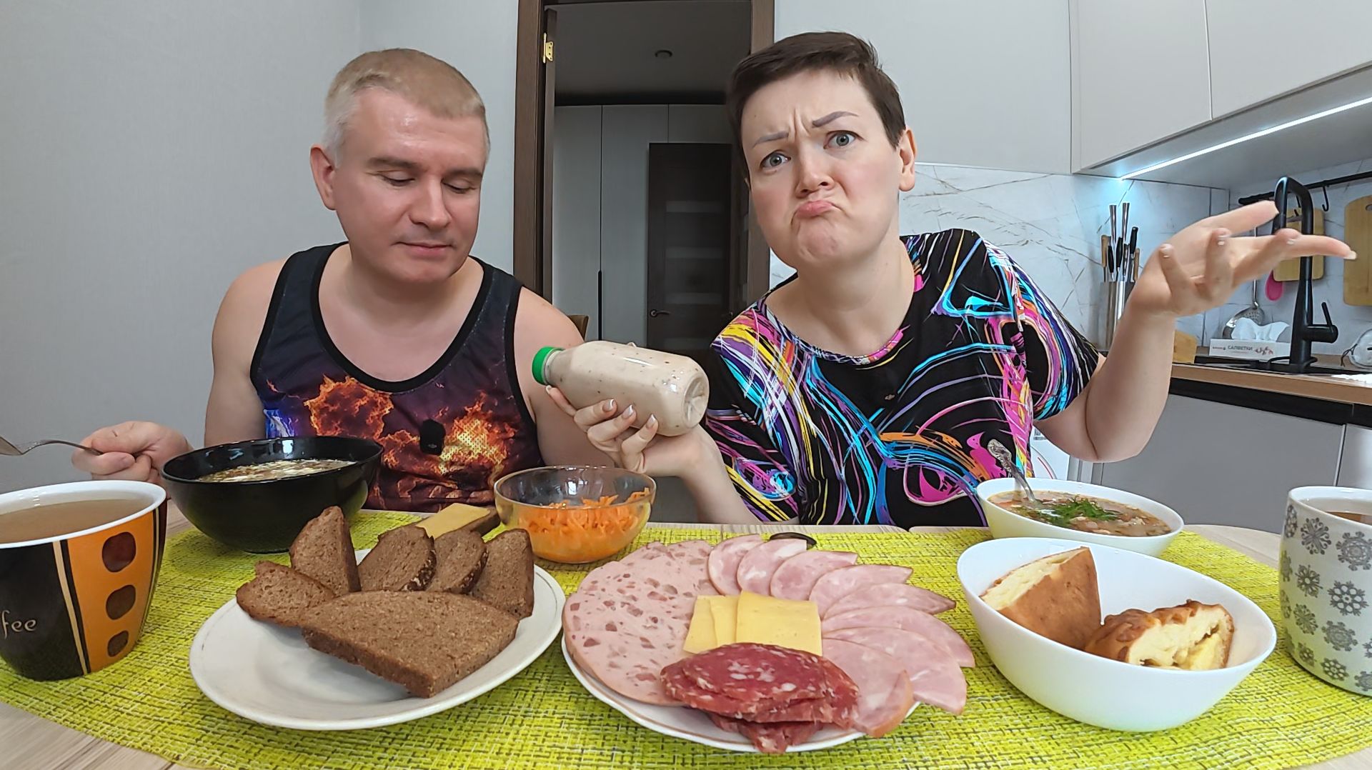 Мукбанг Вован НЕ ДОВЕРЯЕТ мне, эта ПРОБЛЕМА у него с ДЕТСТВА! Выясняем ОТНОШЕНИЯ! Семейный обед УХА