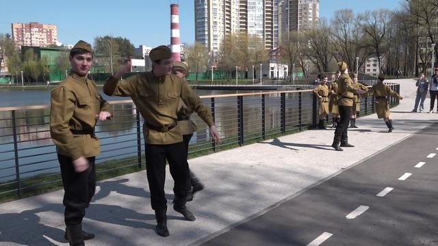 «Дорогами Победы»: в округе Пушкинский артисты исполнили песни военных лет