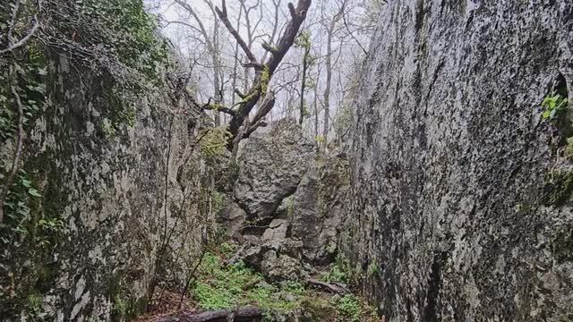 Хьели-Кая (гора, Крым) - скальная расселина - 3