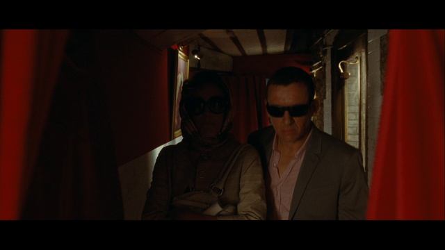 По ту сторону кровати (фильм, 2008)