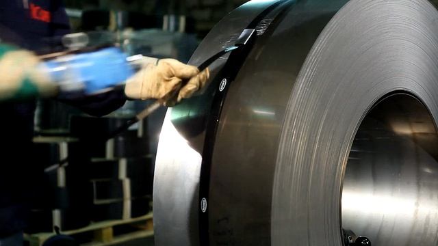 SPECTA KATANA 774: пневматический замковый инструмент для стальной ленты