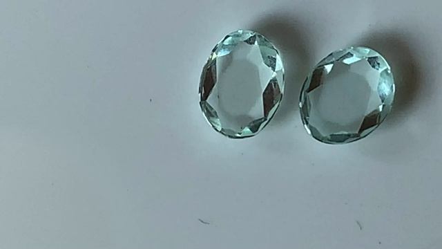 Парные  овалы аквамарина