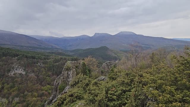 Хаплу-Кая (гора, Крым) - вид на горы, на Бойко