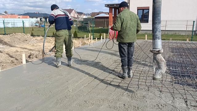 Заливка плитного фундаменте 400 мм в п. Заозерье по проекту «Богатырь», 2 этажа 174 м2